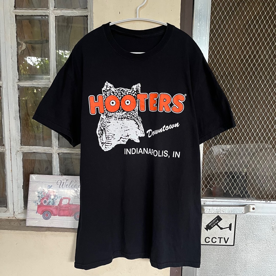 Hooters Shirt, Men's Fashion, Tops & Sets, Tshirts & Polo Shirts on ...
