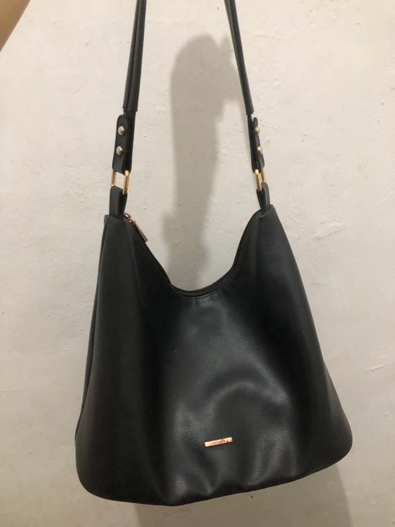 Merche Hobo Bag, Fesyen Wanita, Tas & Dompet di Carousell