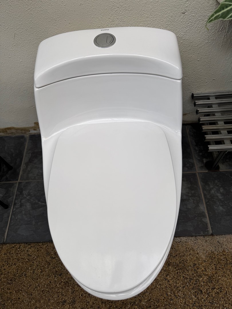 Toto Toilet, Furniture & Home Living, Bathroom & Kitchen Fixtures on Carousell