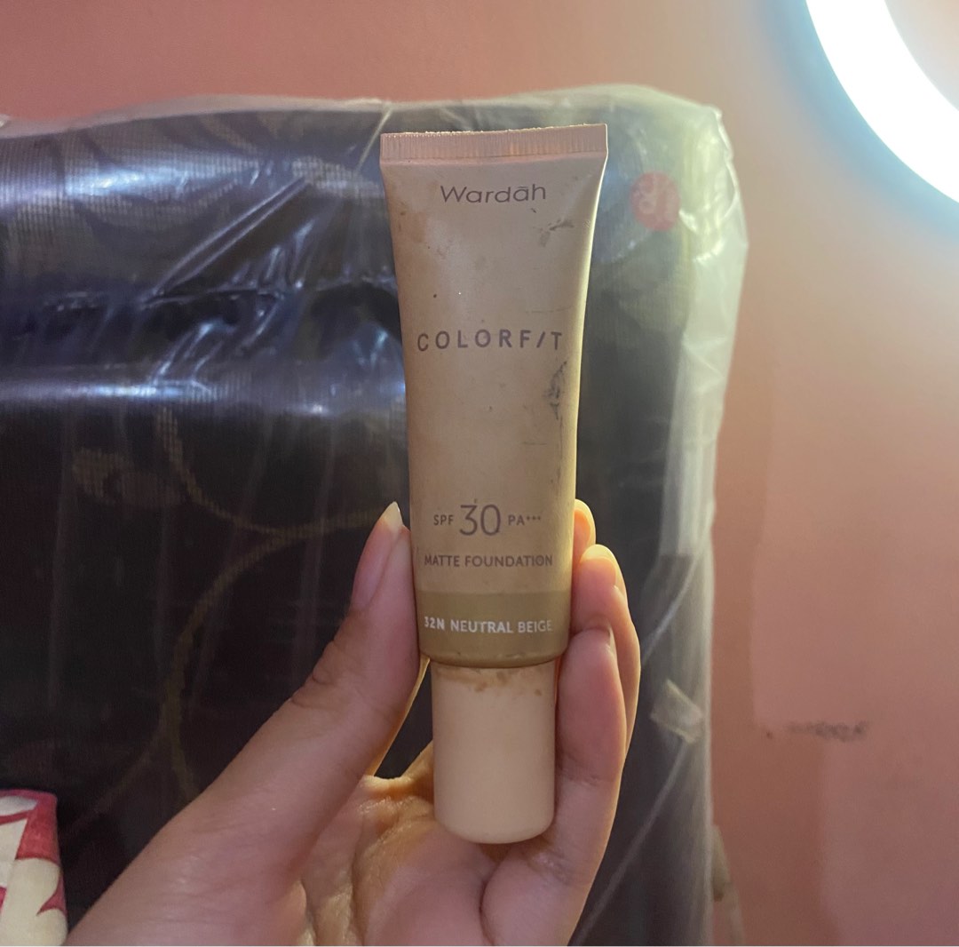 Wardah Colorfit Foundation, Kesehatan & Kecantikan, Rias Wajah di Carousell