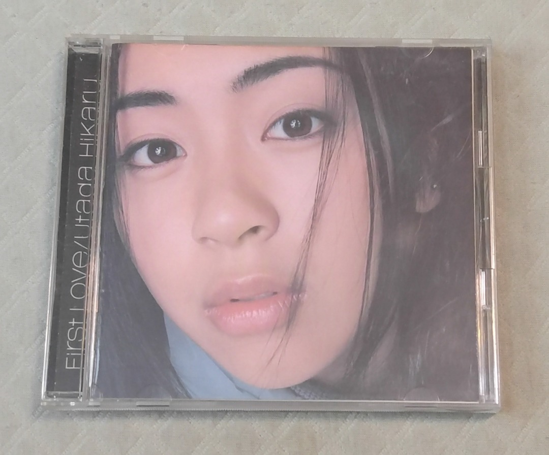 宇多田ヒカル (宇多田光) - FIRST LOVE 日版 二手專輯 CD, 書籍、休閒與玩具, 樂器、音樂相關, CD、DVD在旋轉拍賣