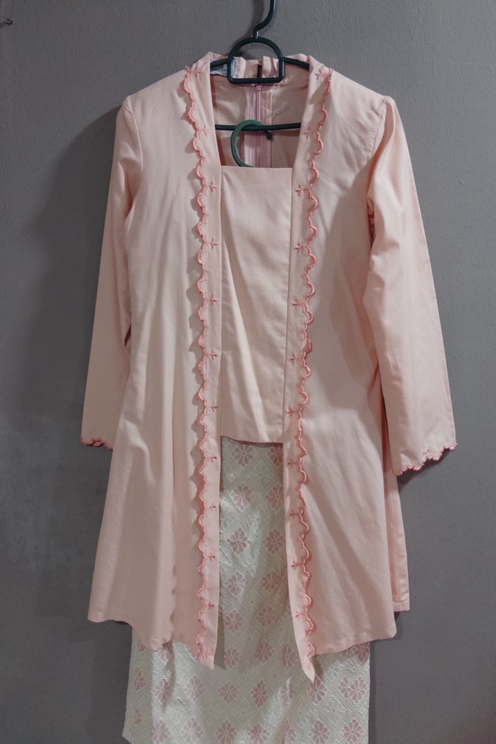 Hanna Rauda Baju Kurung (Peach) S, Women's Fashion, Muslimah Fashion ...