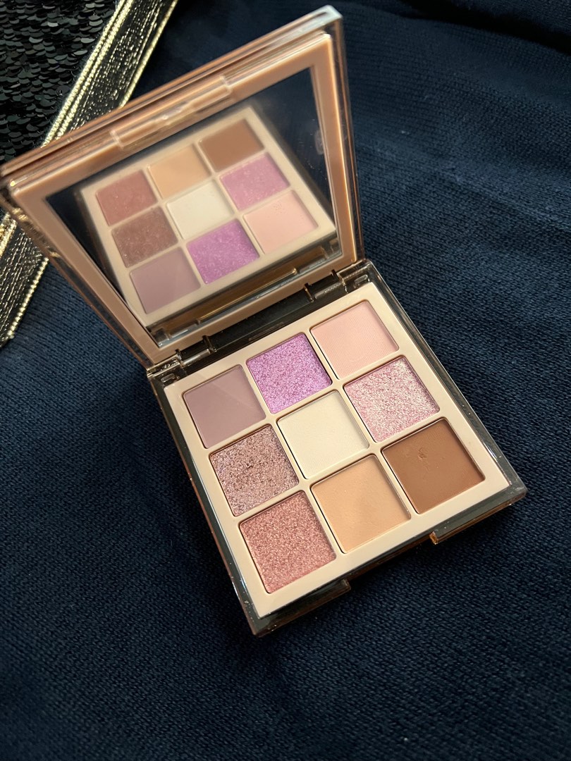 Huda Light nude obsession eyeshadow palette, 美容＆個人護理, 健康及美容 - 皮膚護理, 化妝品 ...