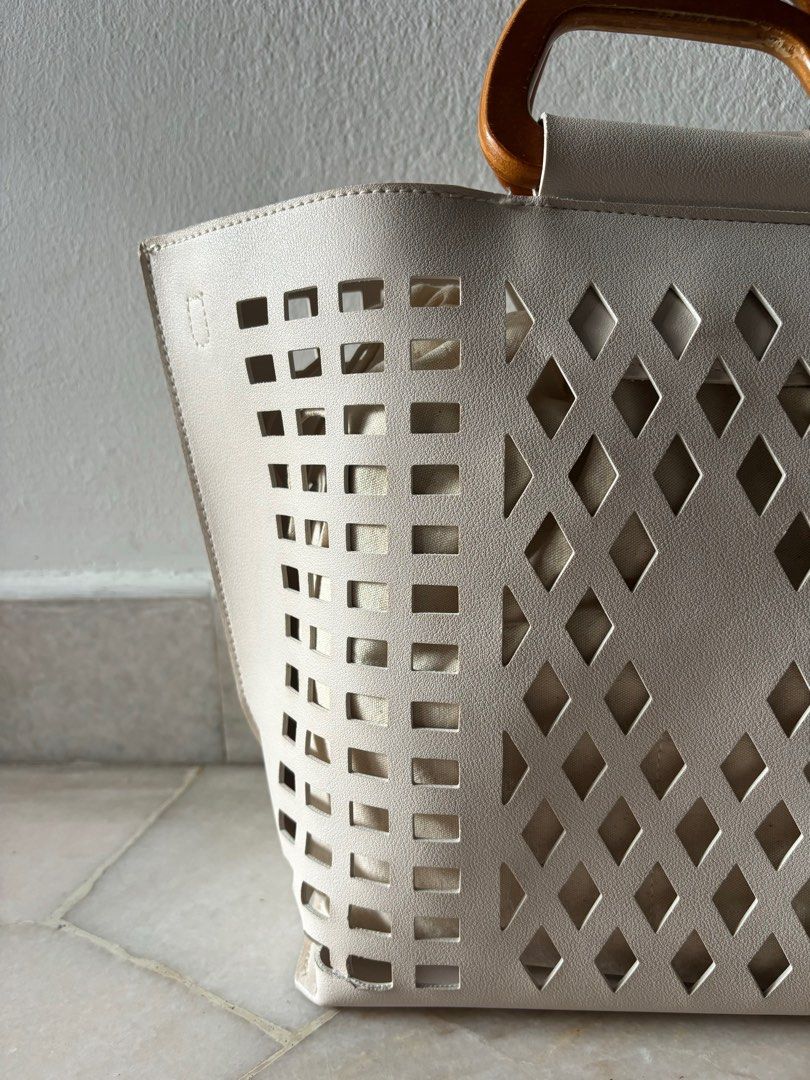 Lepsim Leather Hand Carry White Bucket / Tote / Woven / Anyaman, Women ...