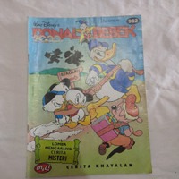 majalah komik donal bebek cerita khayalan, Buku & Alat Tulis, Buku di Carousell