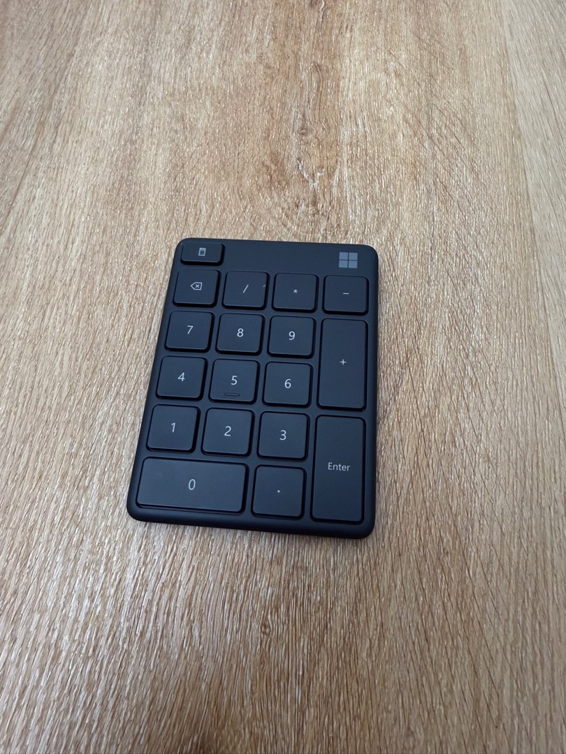 Microsoft number pad 藍牙數字鍵盤, 電腦＆科技, 電腦周邊及配件, 電腦鍵盤及相關產品 - Carousell