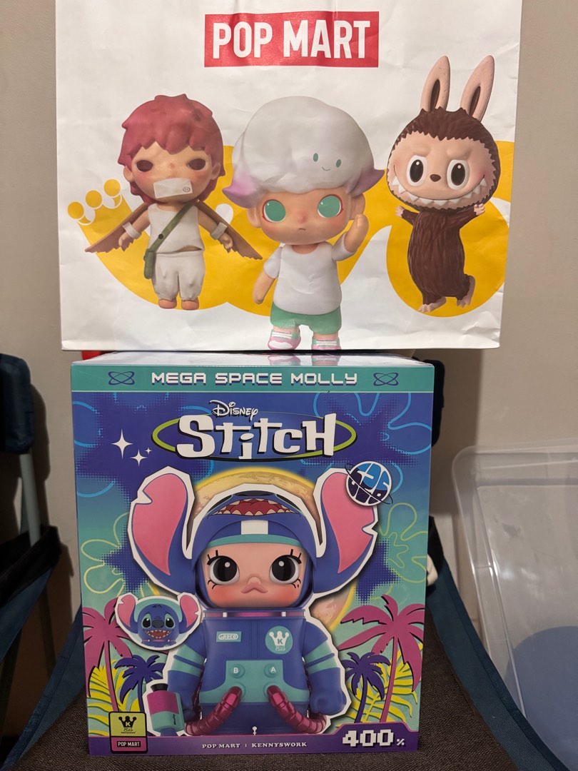 Popmart Mega space Molly Stitch 400%, Hobbies & Toys, Memorabilia ...