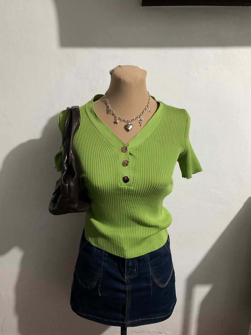 Y2K | Basic Green Knitted Top, Women's Fashion, Tops, Blouses on Carousell