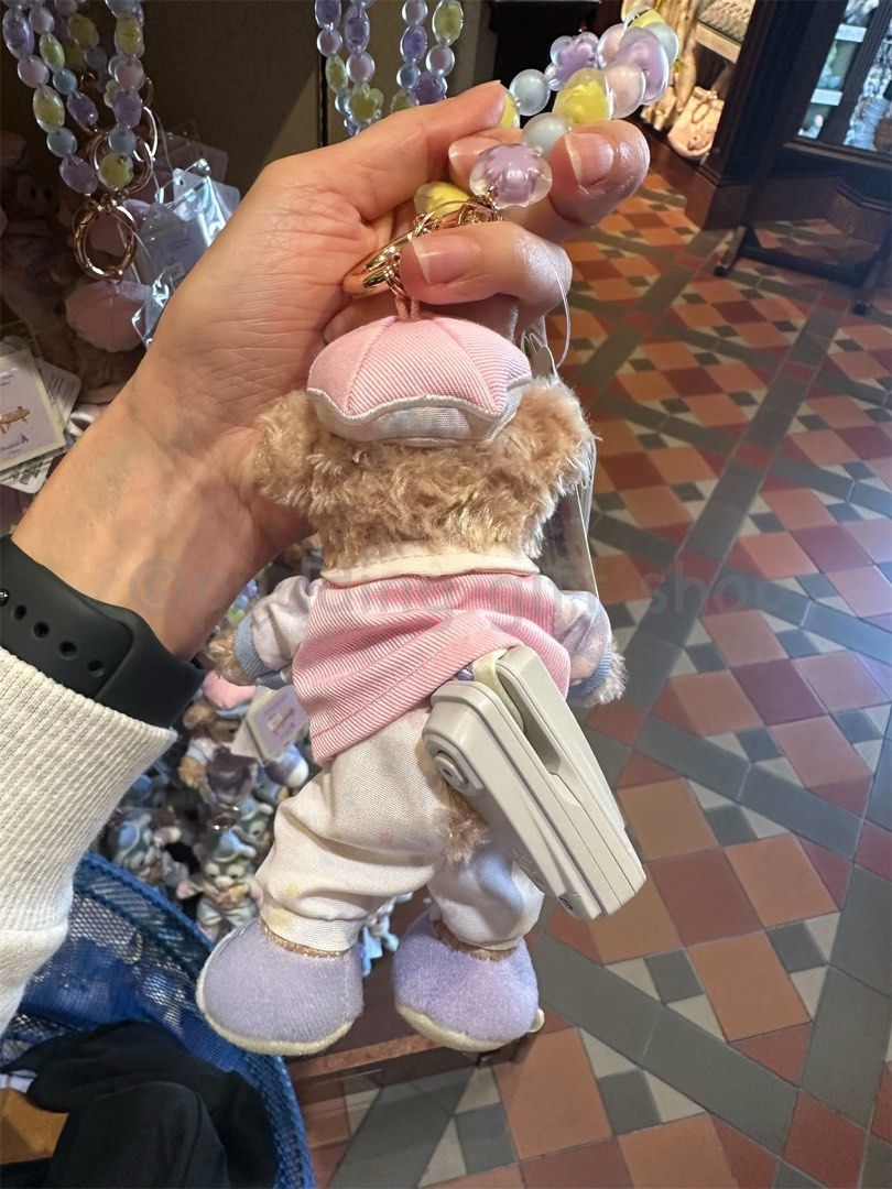 (代購) HK Disney Duffy Smiles go around 掛飾, 興趣及遊戲, 玩具 & 遊戲類 - Carousell
