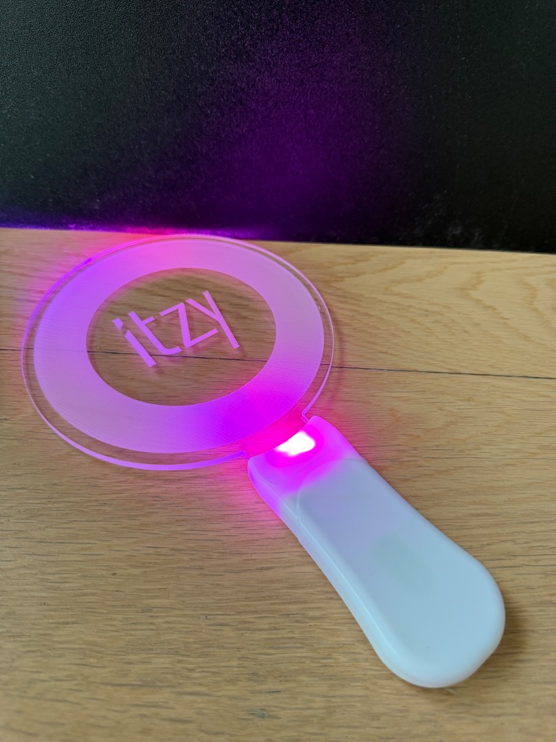 Itzy Fan Made Lightstick, 興趣及遊戲, 收藏品及紀念品, 韓流 - Carousell
