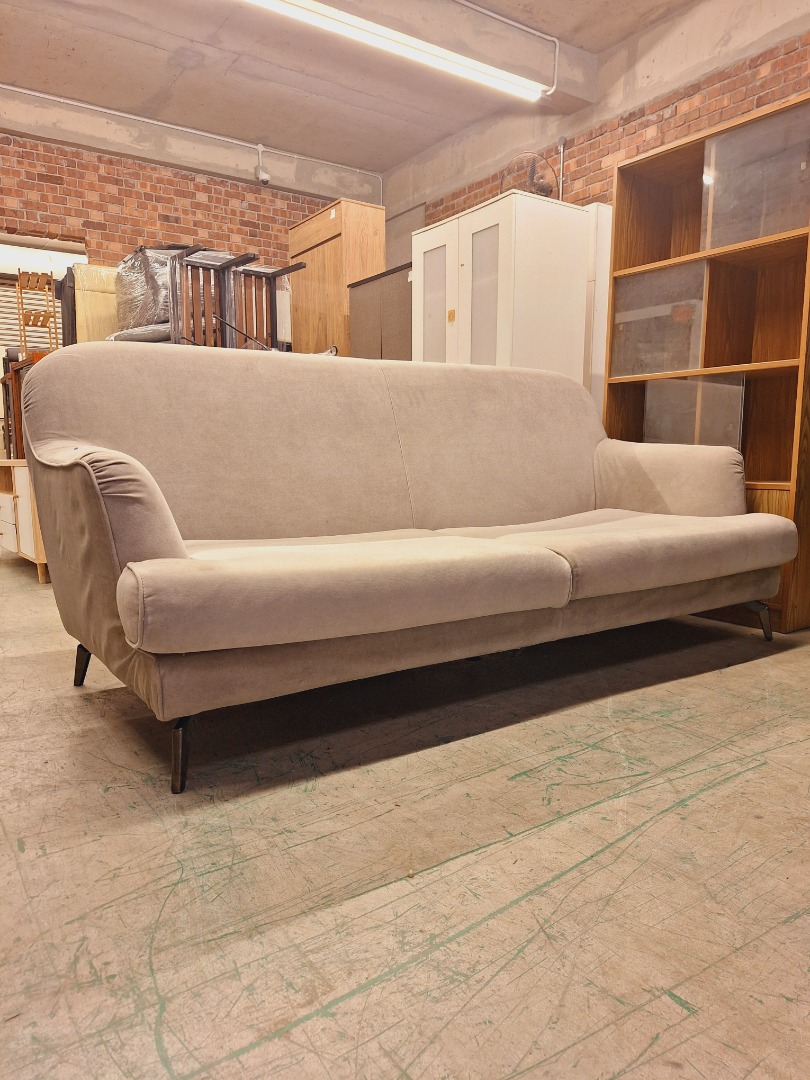 Kinsen Lario Grey Velvet Fabric 3-seater Sofa | Kinsen, Sofa 3 tempat ...