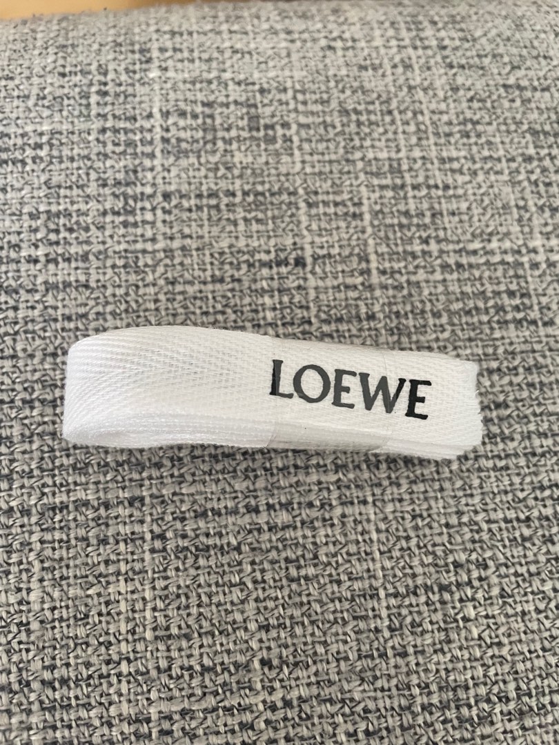 Loewe ribbon, Announcements on Carousell