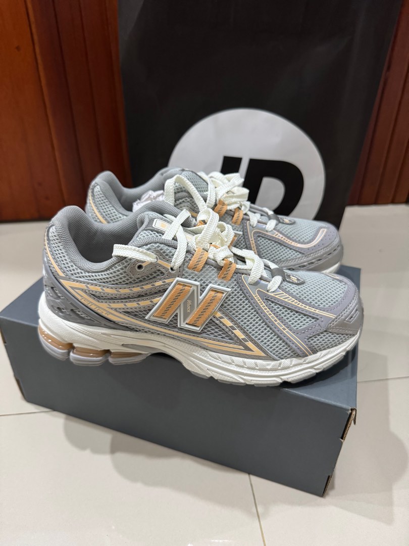 New Balance 1906, Fesyen Wanita, Sepatu di Carousell