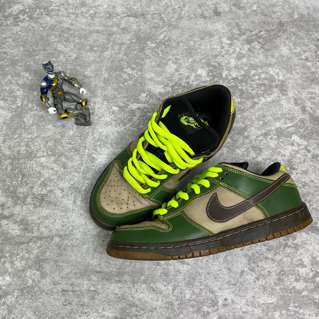 Nike SB Dunk Low Jedi, Fesyen Pria, Sepatu , Sneakers di Carousell