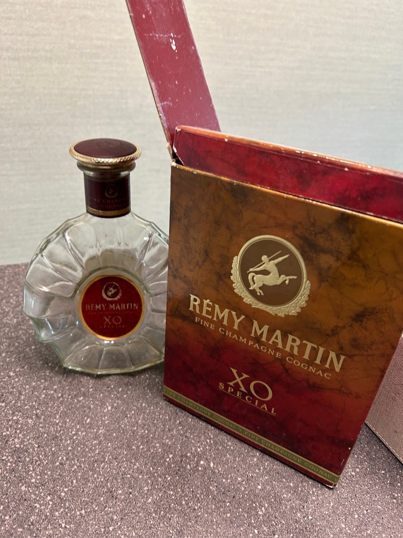 Remy Martin XO empty bottle with box, 嘢食 & 嘢飲, 酒精飲料 - Carousell