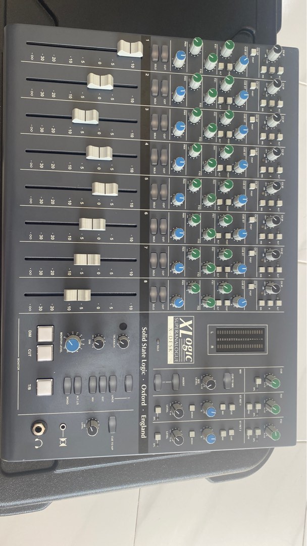 Solid State Logic XLogic X-Desk 16-Channel Analog Mixing Console, 興趣及遊戲, 音樂、樂器 & 配件, 樂器 - Carousell