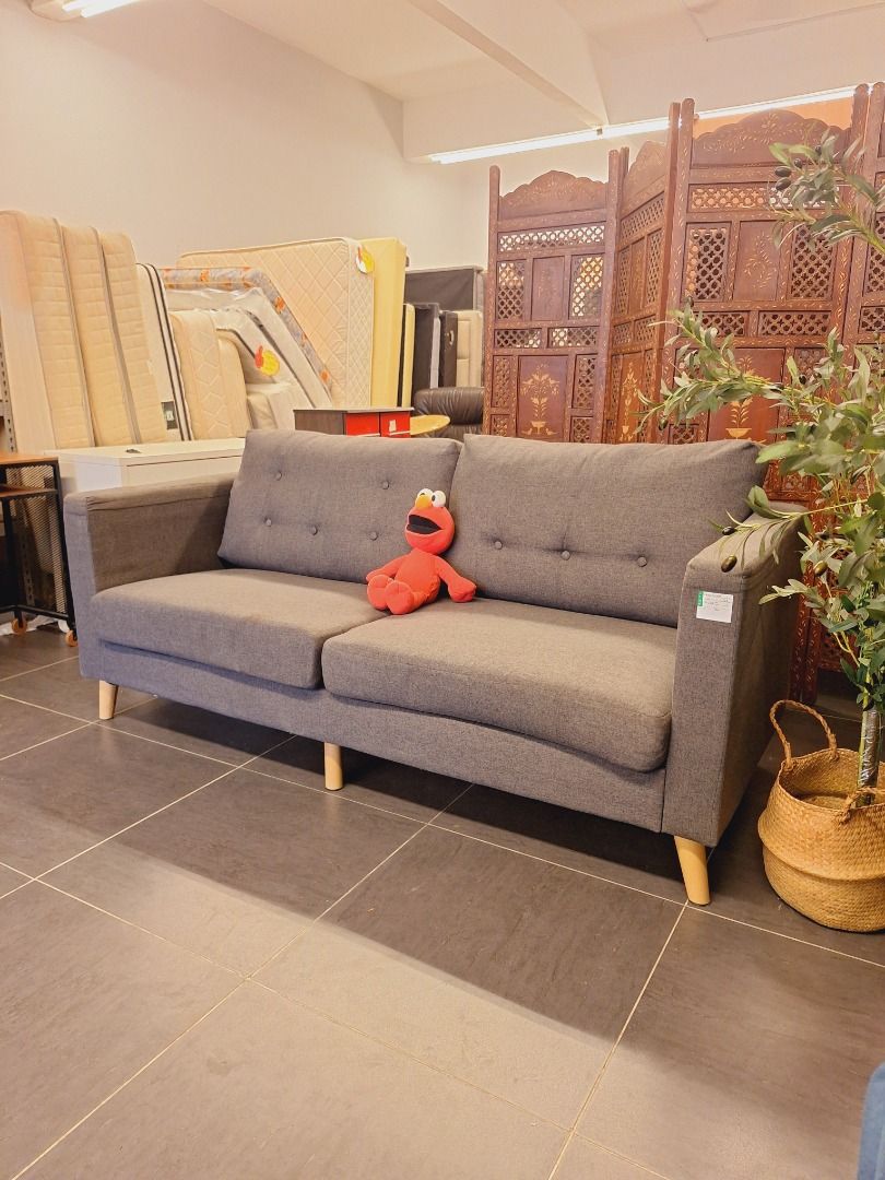Tammy Scandinavian Tufted Grey Fabric Cushioned 3 seater Sofa Tammy Scandinavian Tufted Fabrik Kelabu Kusyen Sofa 3 tempat duduk