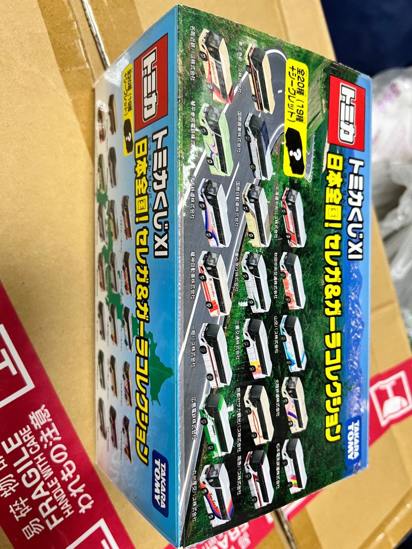 Tomica box set - buses. 20 pieces, 興趣及遊戲, 玩具 & 遊戲類 - Carousell