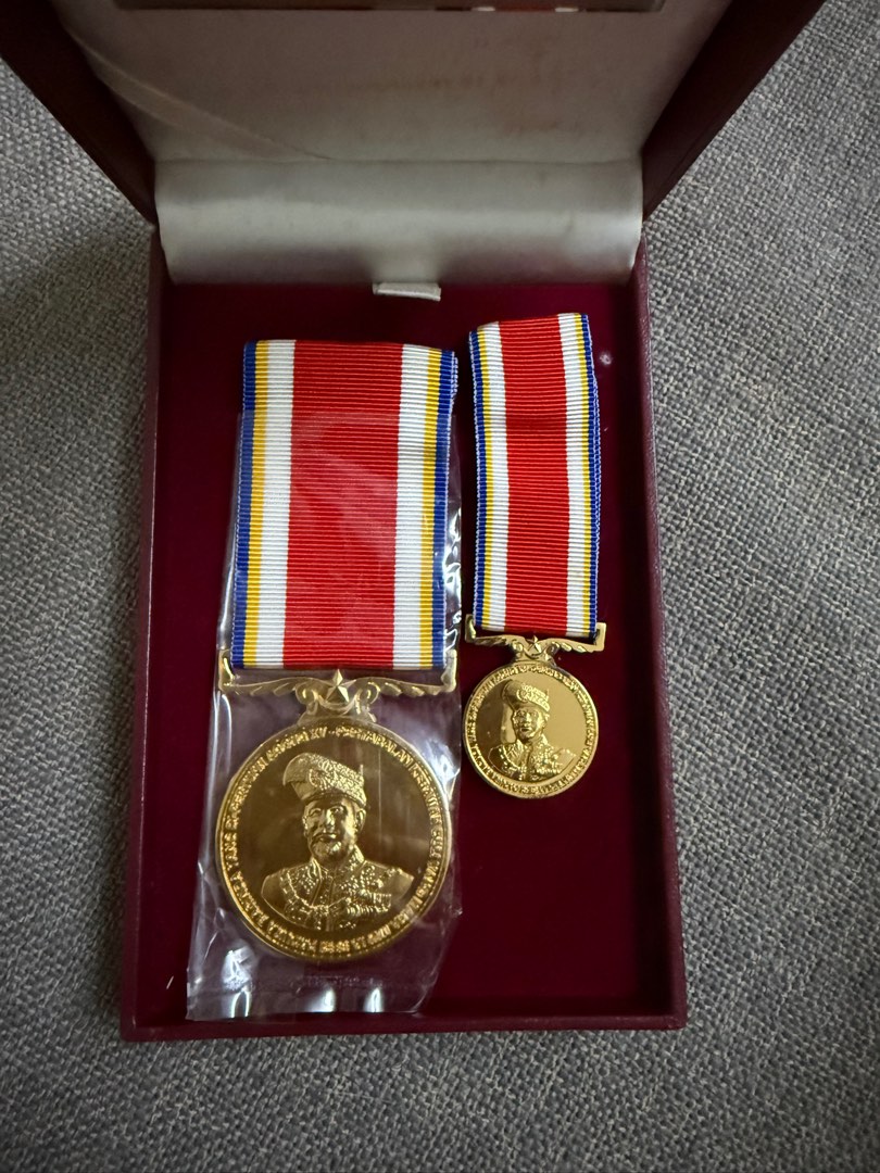 Vintage Genuine Pingat Pertabalan Yang Dipertuan Agong yg ke 15 ...