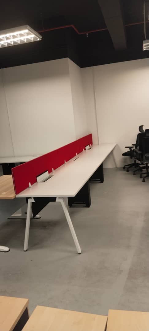 workstation in line 3 seater with partition-good for focus and ...
