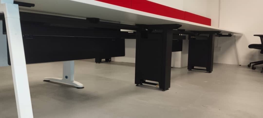 workstation in line 3 seater with partition-good for focus and ...