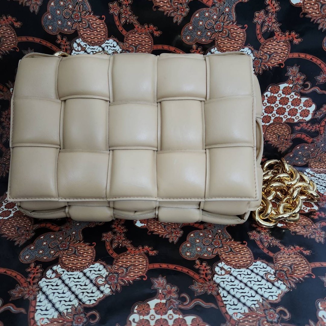 *Bottega Veneta Padded Cassete Bag*, Barang Mewah, Tas & Dompet di ...