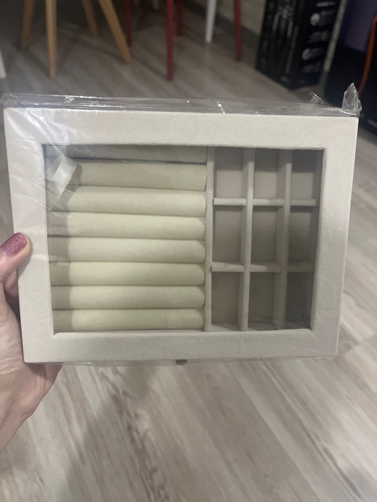 Brand new beige jewellery box, Women's Fashion, Jewelry & Organisers ...