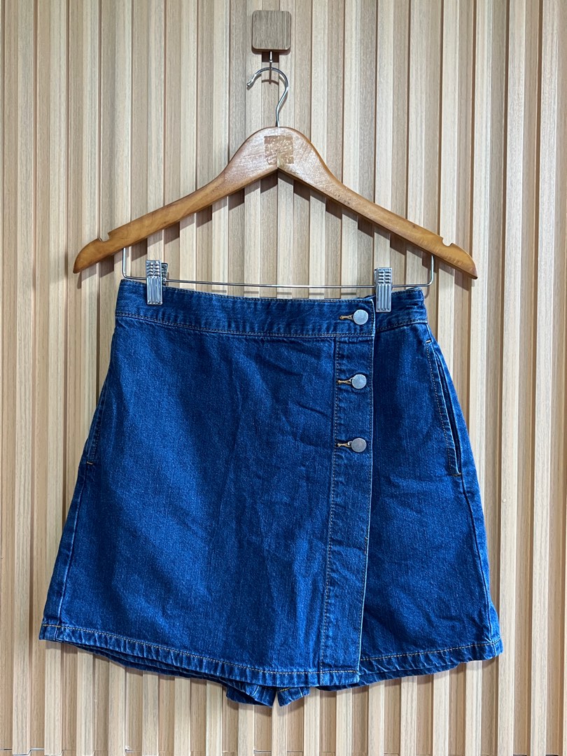 Gu skort, Women's Fashion, Bottoms, Skirts on Carousell