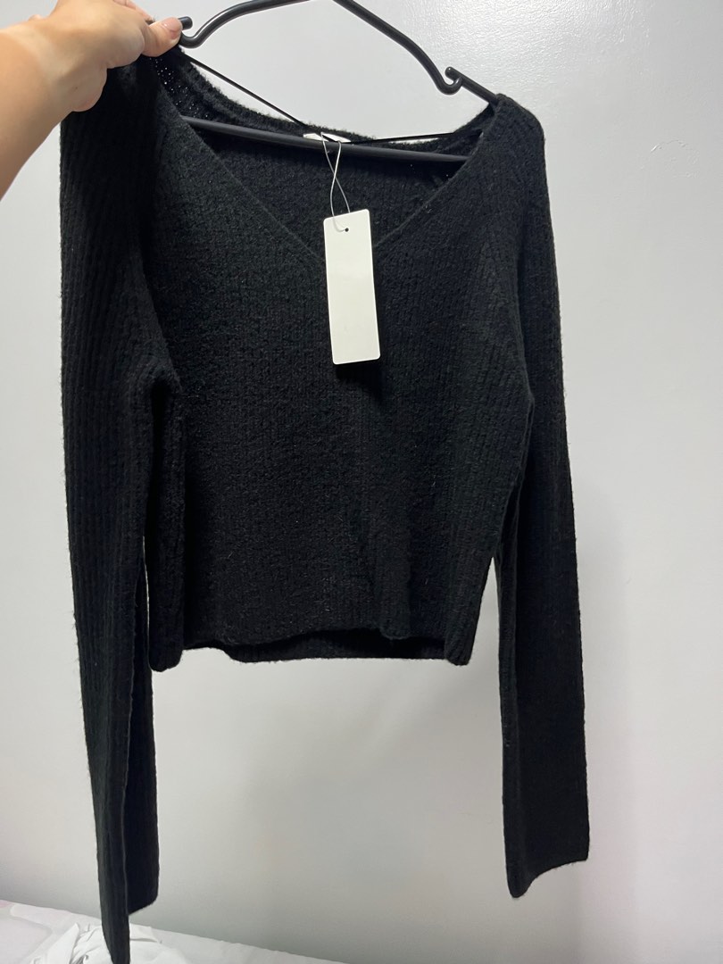 GU sweater, Women's Fashion, Tops, Longsleeves on Carousell