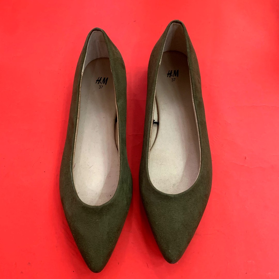 H&M Olive Pointy Flats, Women's Fashion, Footwear, Flats & Sandals on ...