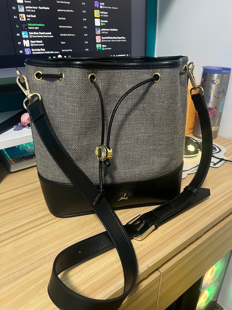 Povilo Puspa Bucket Bag Grey, Fesyen Wanita, Tas & Dompet di Carousell