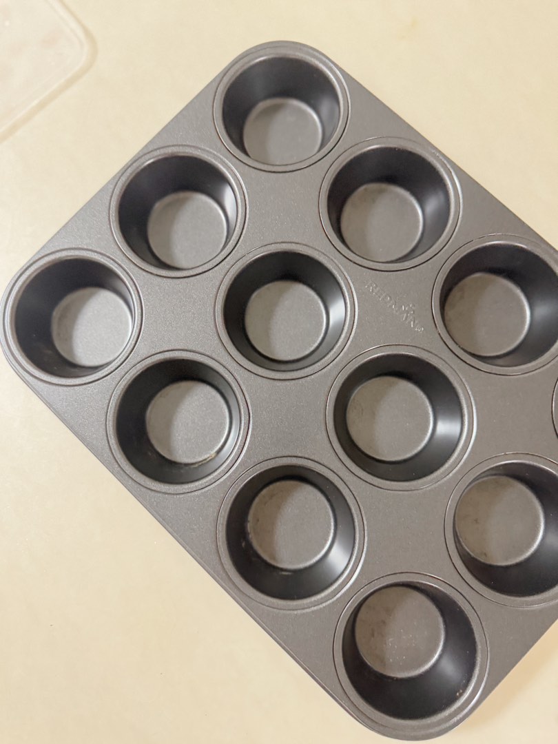 Redman Pan Muffin Tray 12 cups, Furniture & Home Living, Kitchenware ...