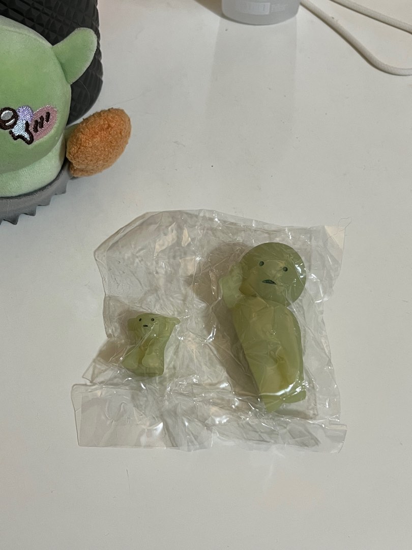 Smiski lounging with little surprise (lifting) / smiski s1, Hobbies ...