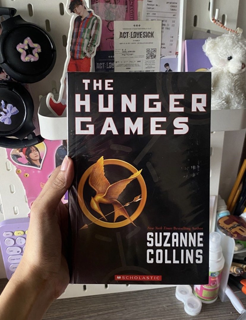 The Hunger Games SET, Hobbies & Toys, Books & Magazines, Fiction & Non ...
