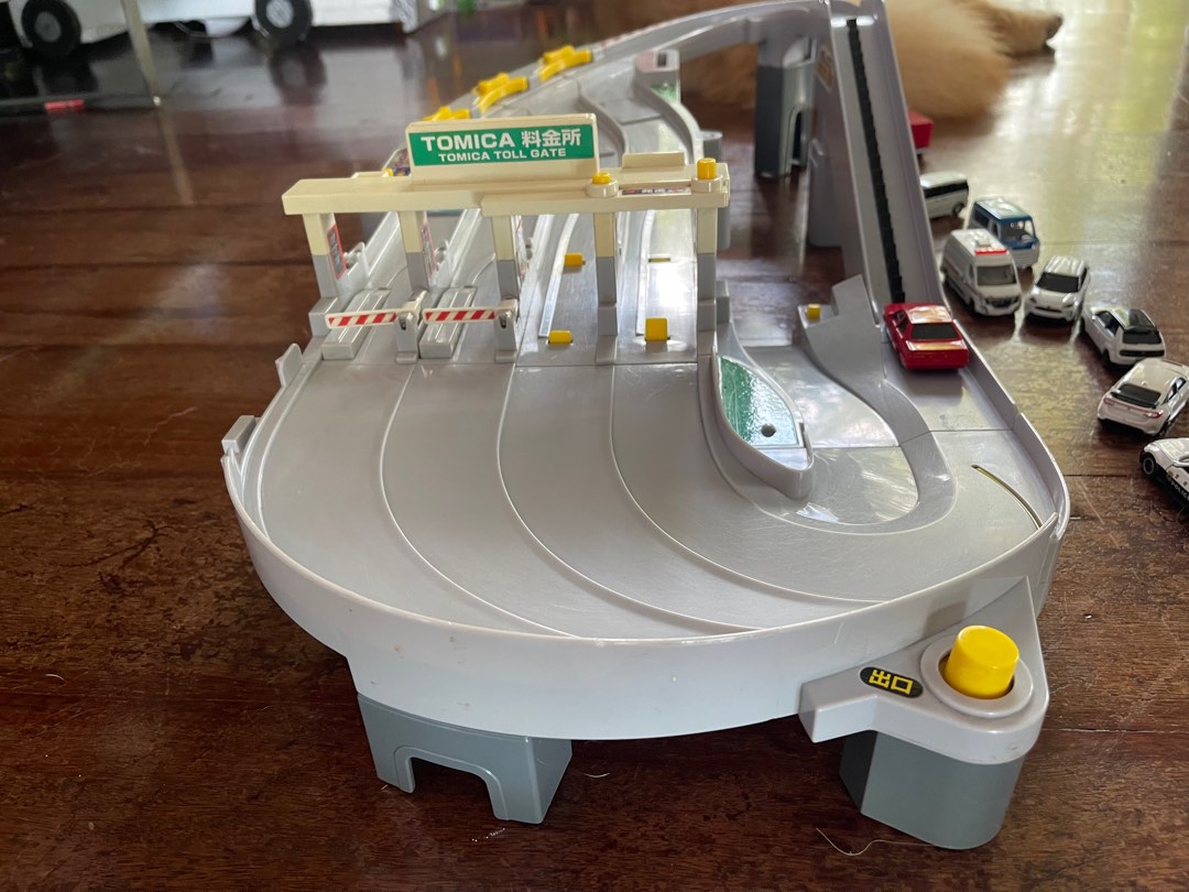 Tomica highway, Hobbies & Toys, Toys & Games on Carousell