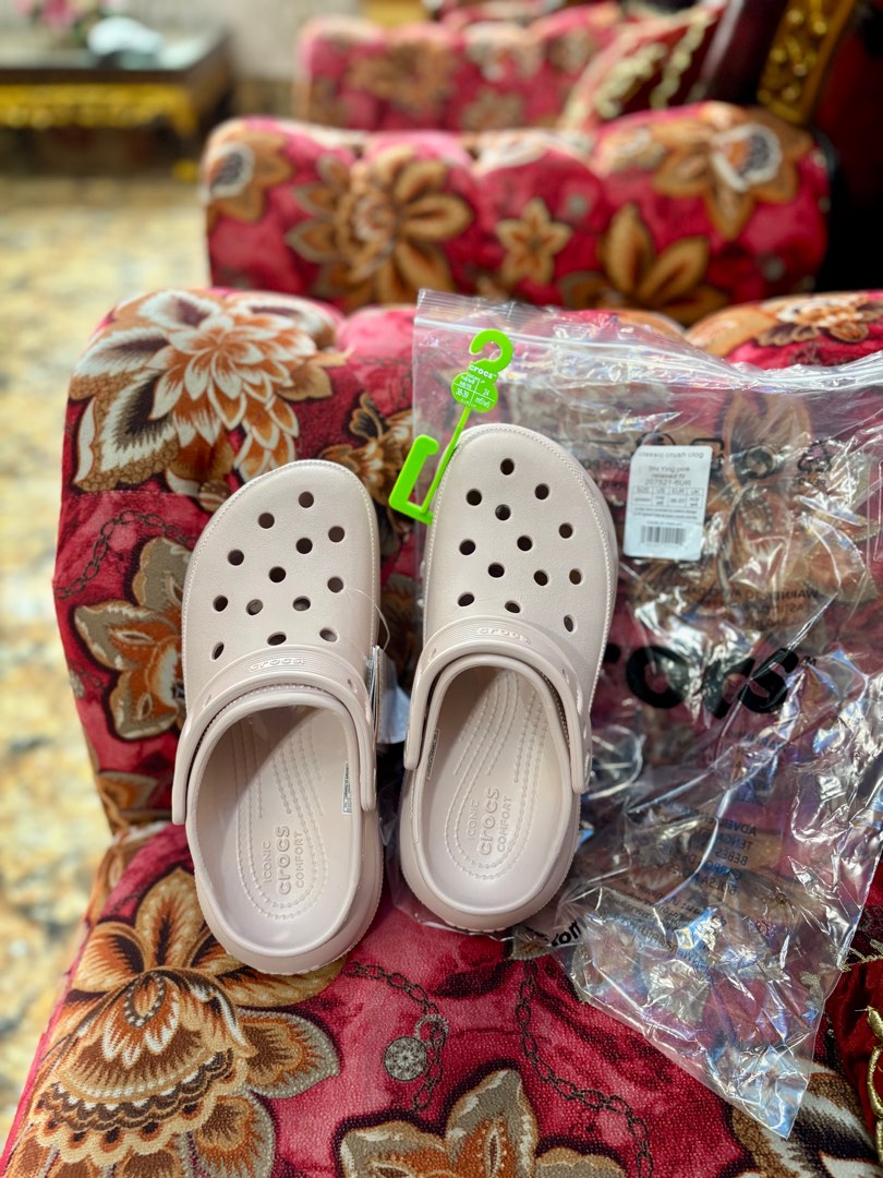 Crocs Classic Bae Clog Sandal wanita Crocs classic Bae Clog platform ...