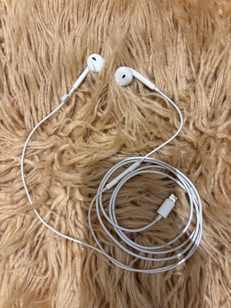 original earpods lightning connector, Audio, Earphones on Carousell