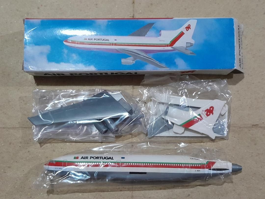 PLASTIC "SNAP-TOGETHER" L1011 TRISTAR AIRLINER MODEL PLANES DISPLAY Lot ...