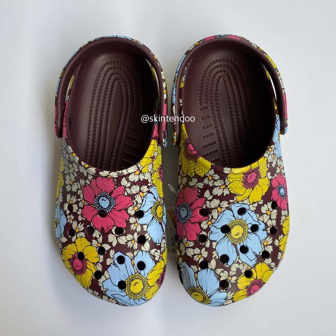 RESMI PT MAP Crocs Classic Retro Floral Clog Dark Cherry Multi Original, Fesyen Pria, Sepatu ...