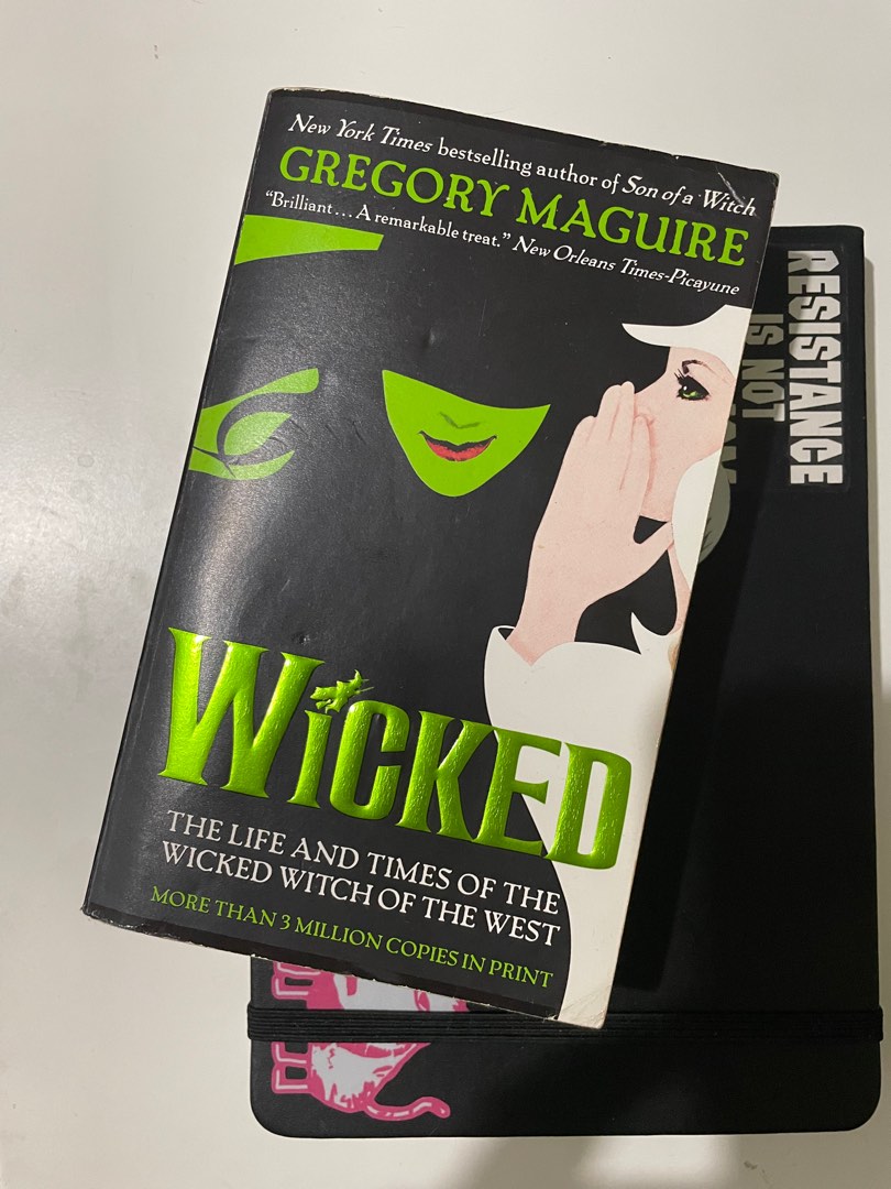 Wicked by Gregory Maguire (MMPB), Hobbies & Toys, Books & Magazines ...