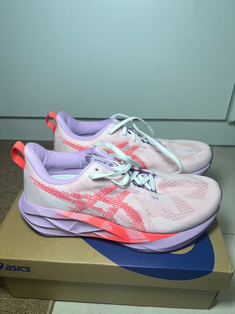 Asics Novablast 5 White/Coral Reef, Fesyen Wanita, Sepatu di Carousell