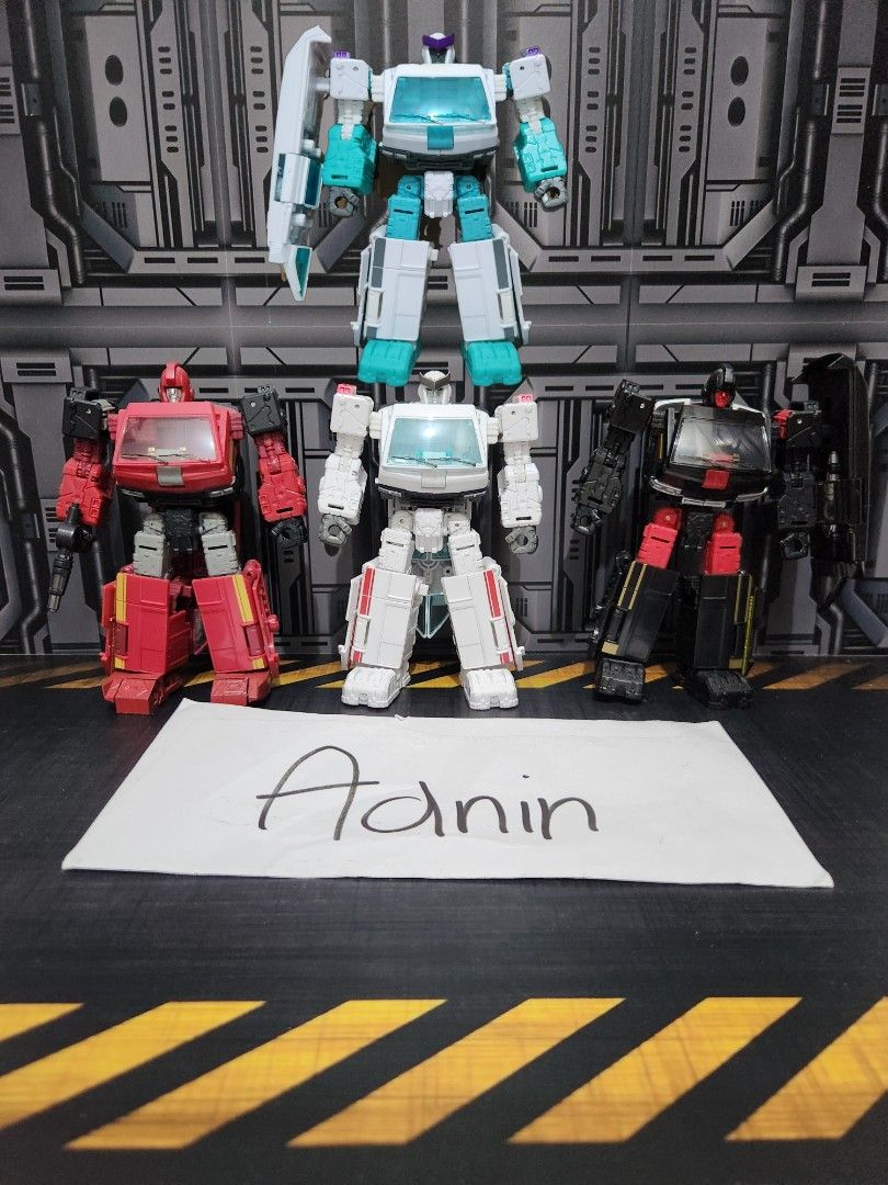 Earthrise Ratchet, Ironhide, DK2 Guard, SG Ratchet, Hobbies & Toys ...