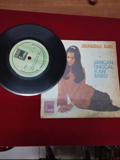 1980 Piring Hitam, Hobbies & Toys, Music & Media, CDs & DVDs on Carousell