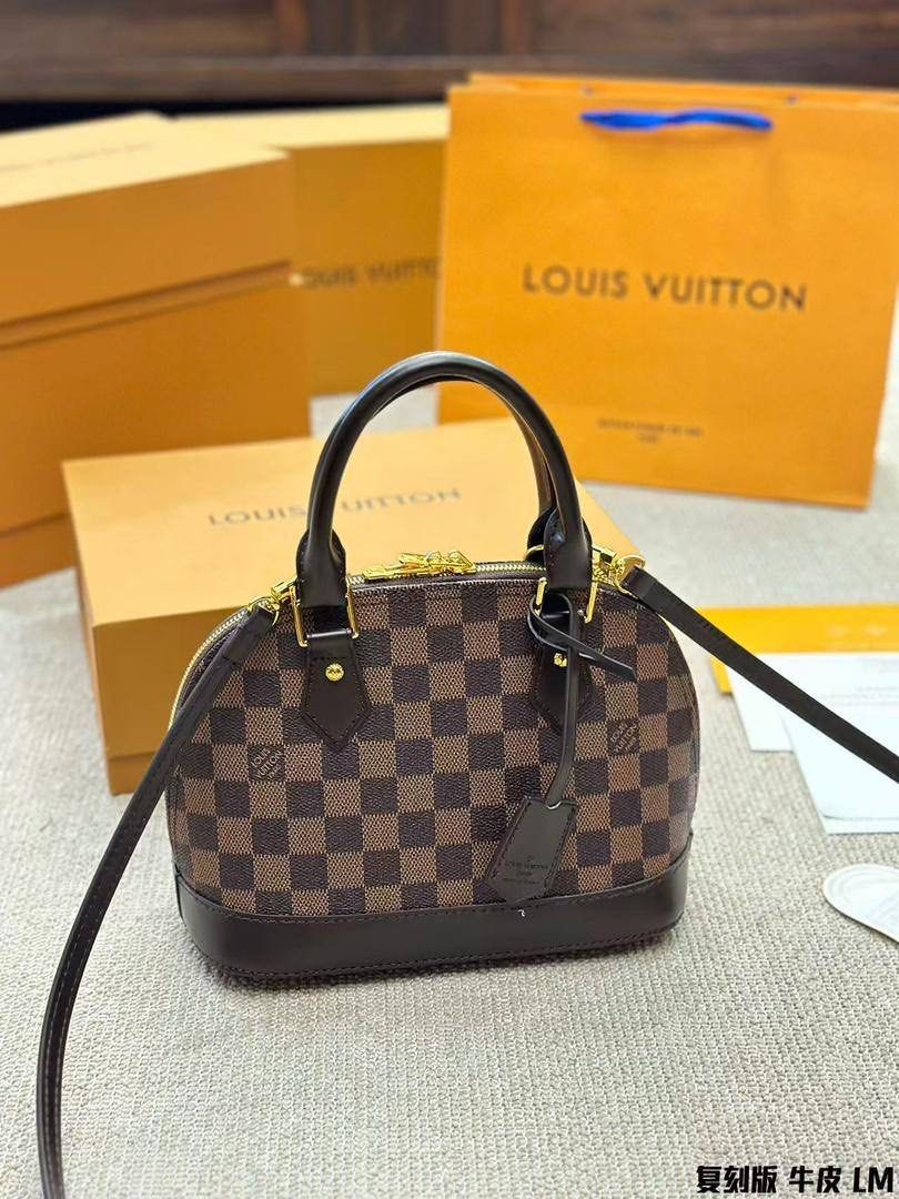 High End quality bag, Women's Fashion, Bags & Wallets, Cross-body Bags ...