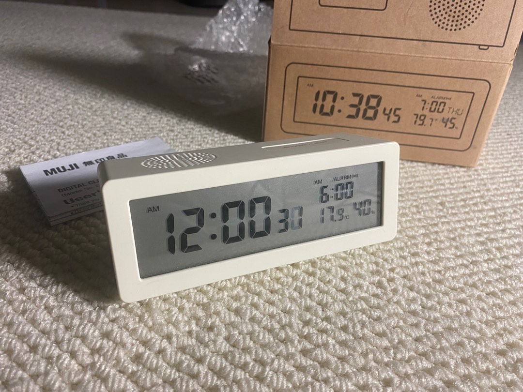 Muji digital Alarm clock, 傢俬＆家居, 家居裝飾, 時鐘 - Carousell