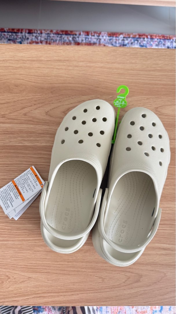 New! Crocs classic platform bone size W9 original, Fesyen Wanita ...