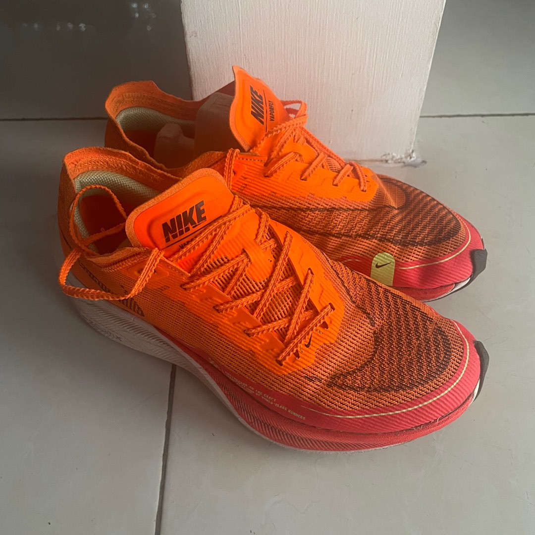 Nike Vaporfly 2 "Total Orange", Fesyen Pria, Sepatu , Sneakers di Carousell