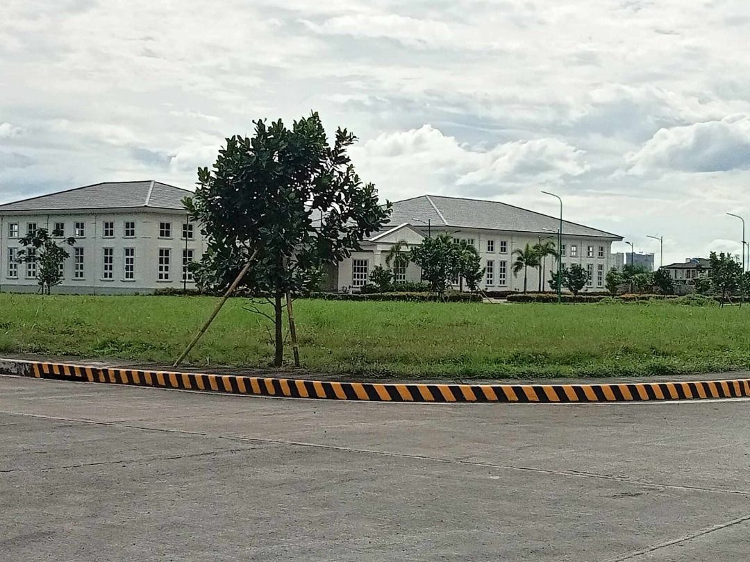 Prime Lots for sale @ ACROPOLIS LOYOLA Quezon City (near Ayala Heights, Capitol Hills, Capitol ...