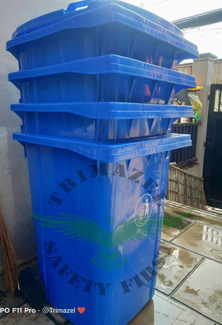 rolling trash bin 360 liters, Furniture & Home Living, Cleaning ...