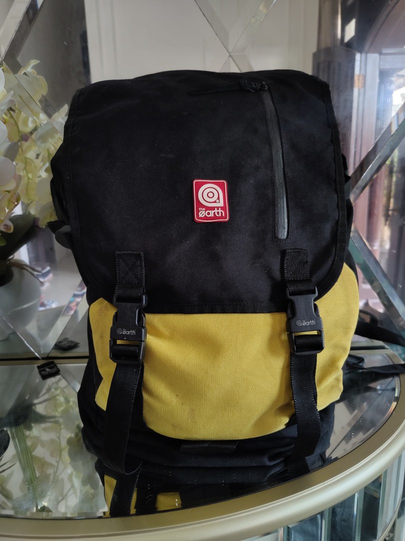 The earth backpack, Fesyen Pria, Tas & Dompet , Ransel di Carousell